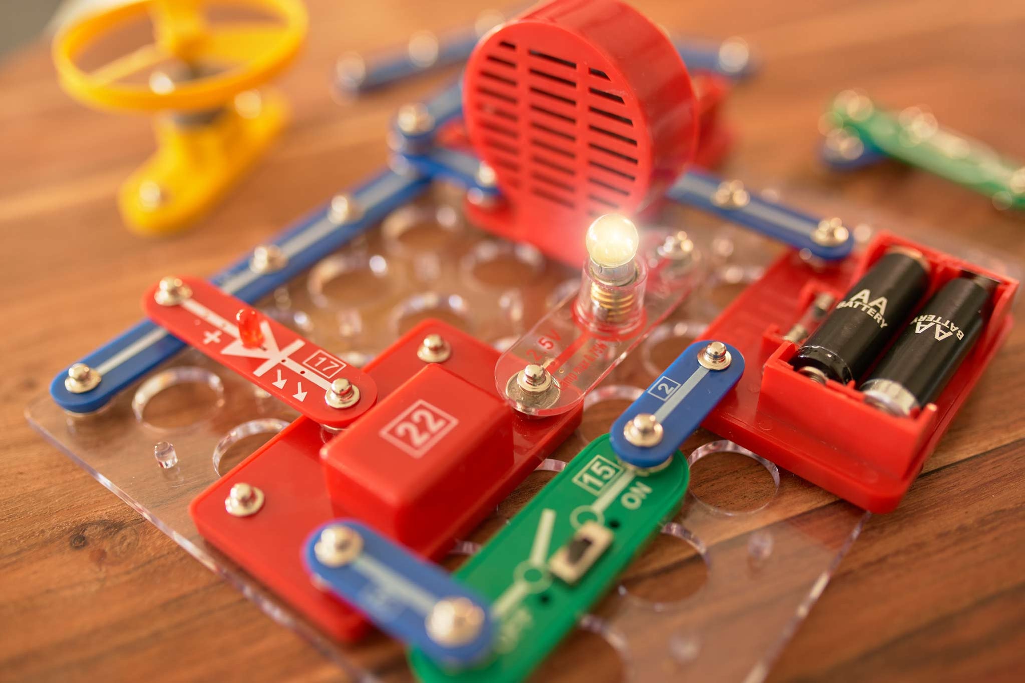 Clip Circuit Electrolab | 80 Electronic Experiments Kit — Heebie ...